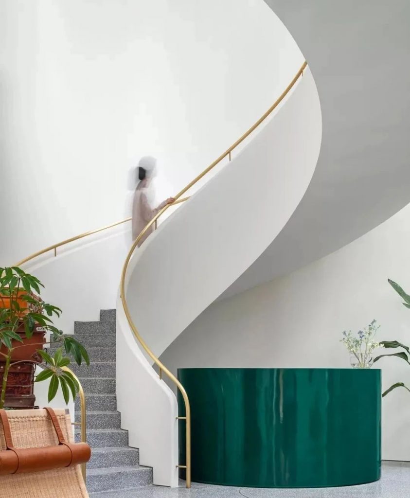 What Is A Steel Revolving Staircase?